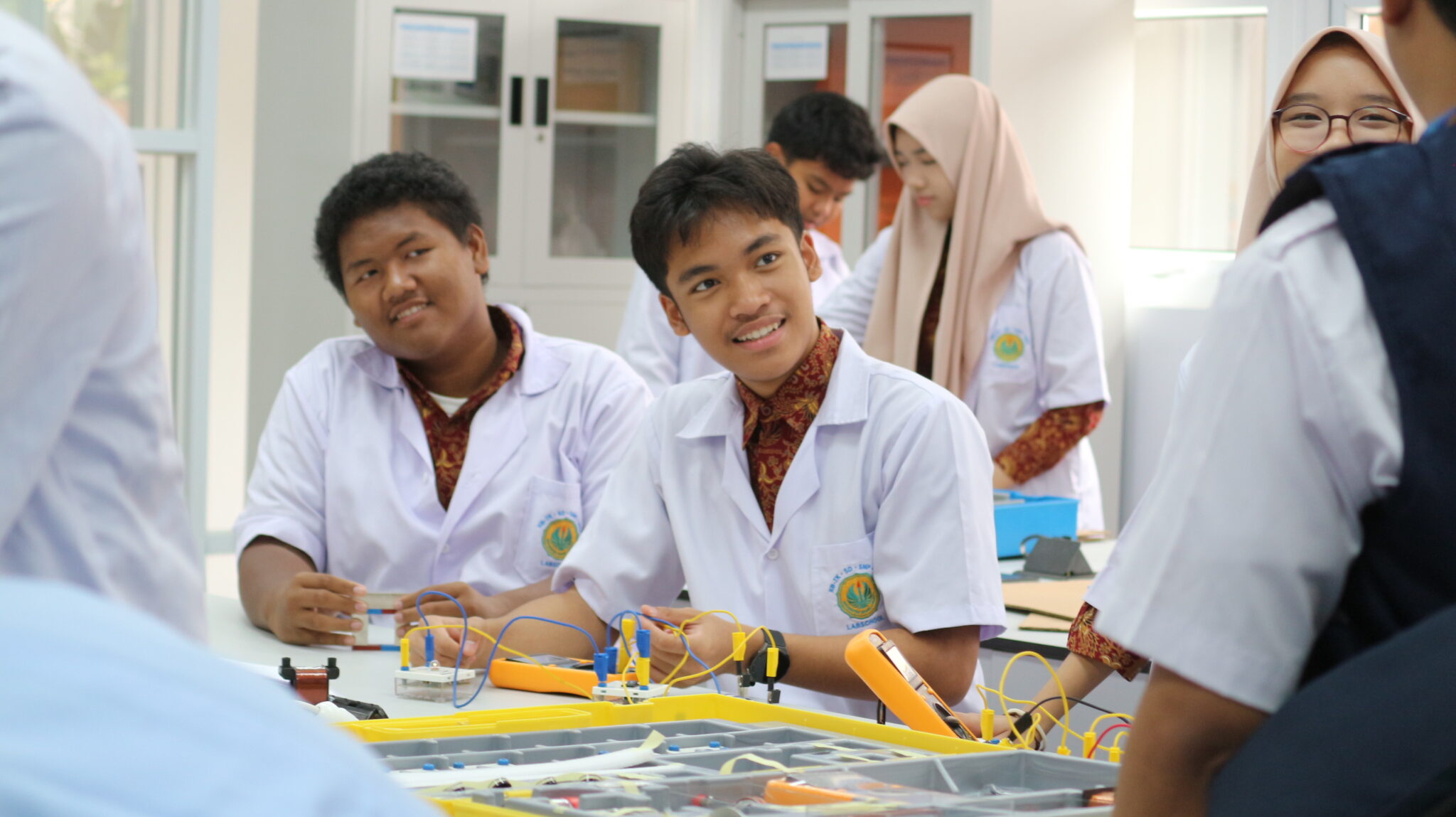 Apply - SMA LABSCHOOL BINTARO